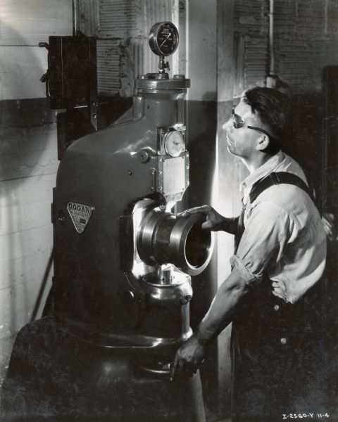 Milwaukee Works Employee Operates Gogan Machine | Photograph ...