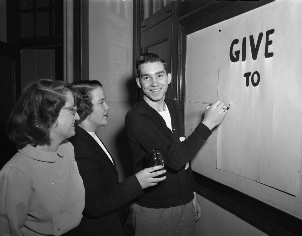 Wisconsin High School Students | Photograph | Wisconsin Historical Society