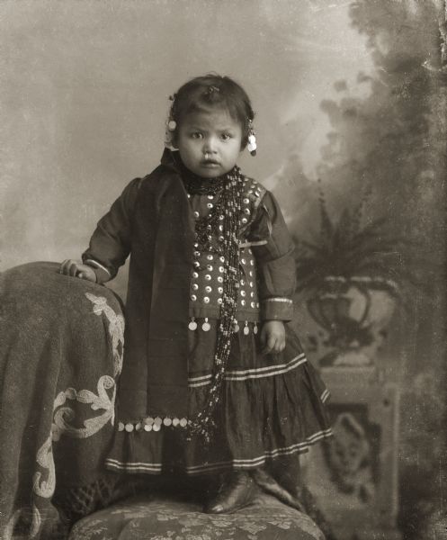 Studio Portrait of a Small Ho-Chunk Girl in Hiiwapox Blouse ...